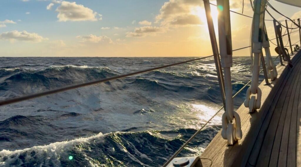Sailing vacation on a large yacht | Your boutique hotel on the water
